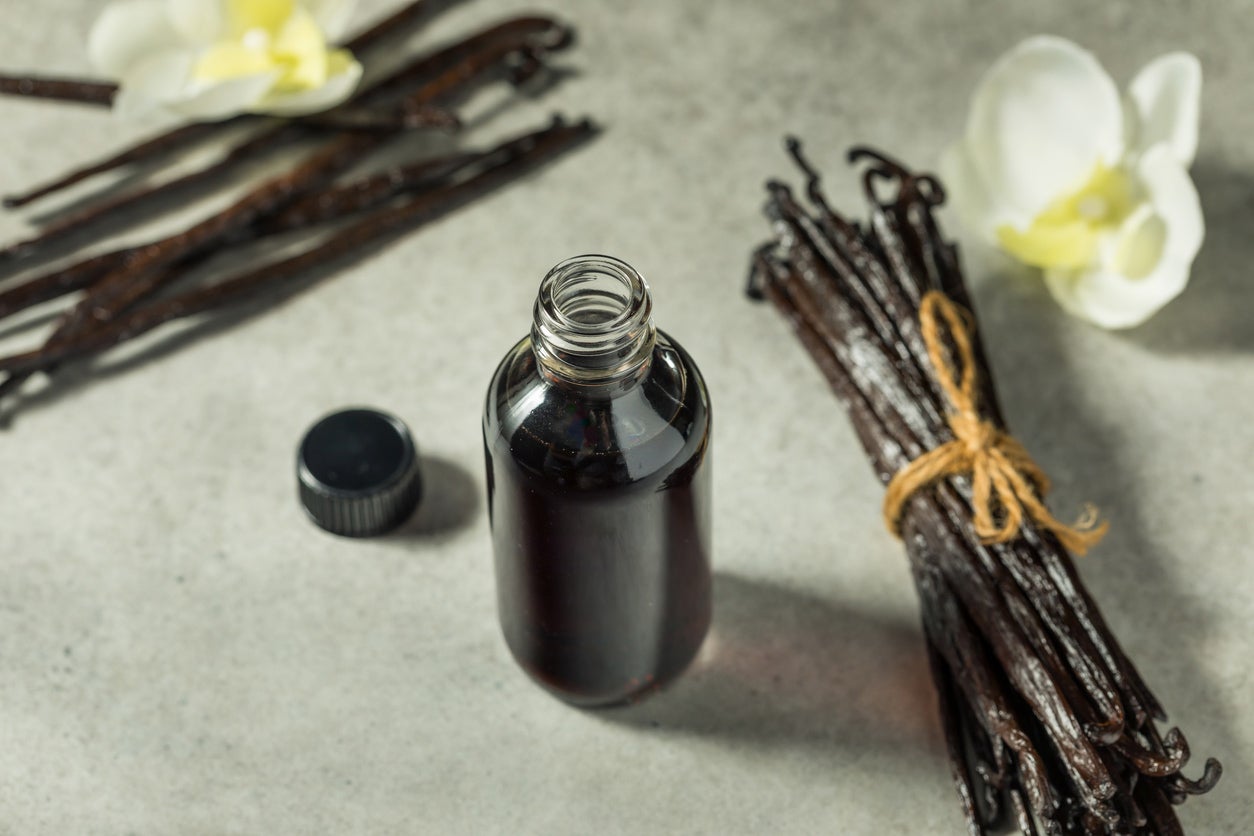 Vanilla Bean Powder vs. Paste vs. Extract: What’s the Difference ...